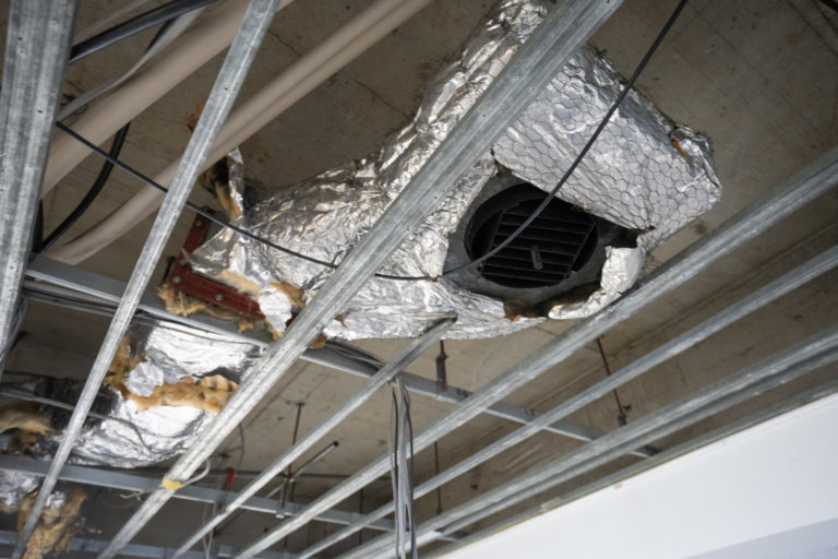 天井下地の軽量鉄骨材(軽天・LGS)にライティングレールを取り付ける | 99% DIY -DIYブログ-